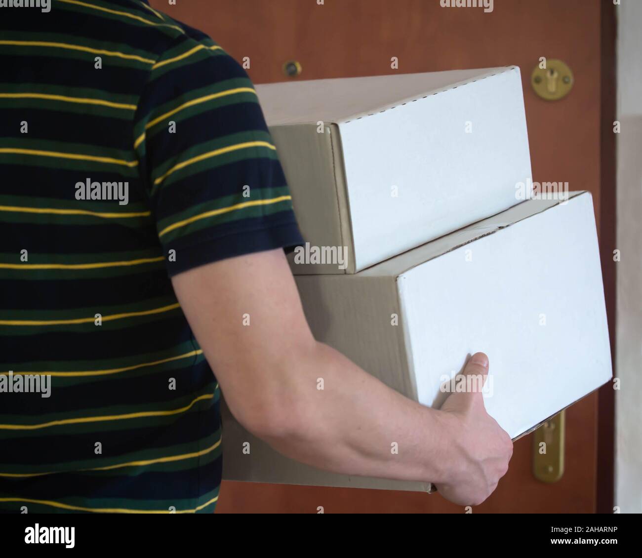 Man delivering boxes / packages Stock Photo - Alamy