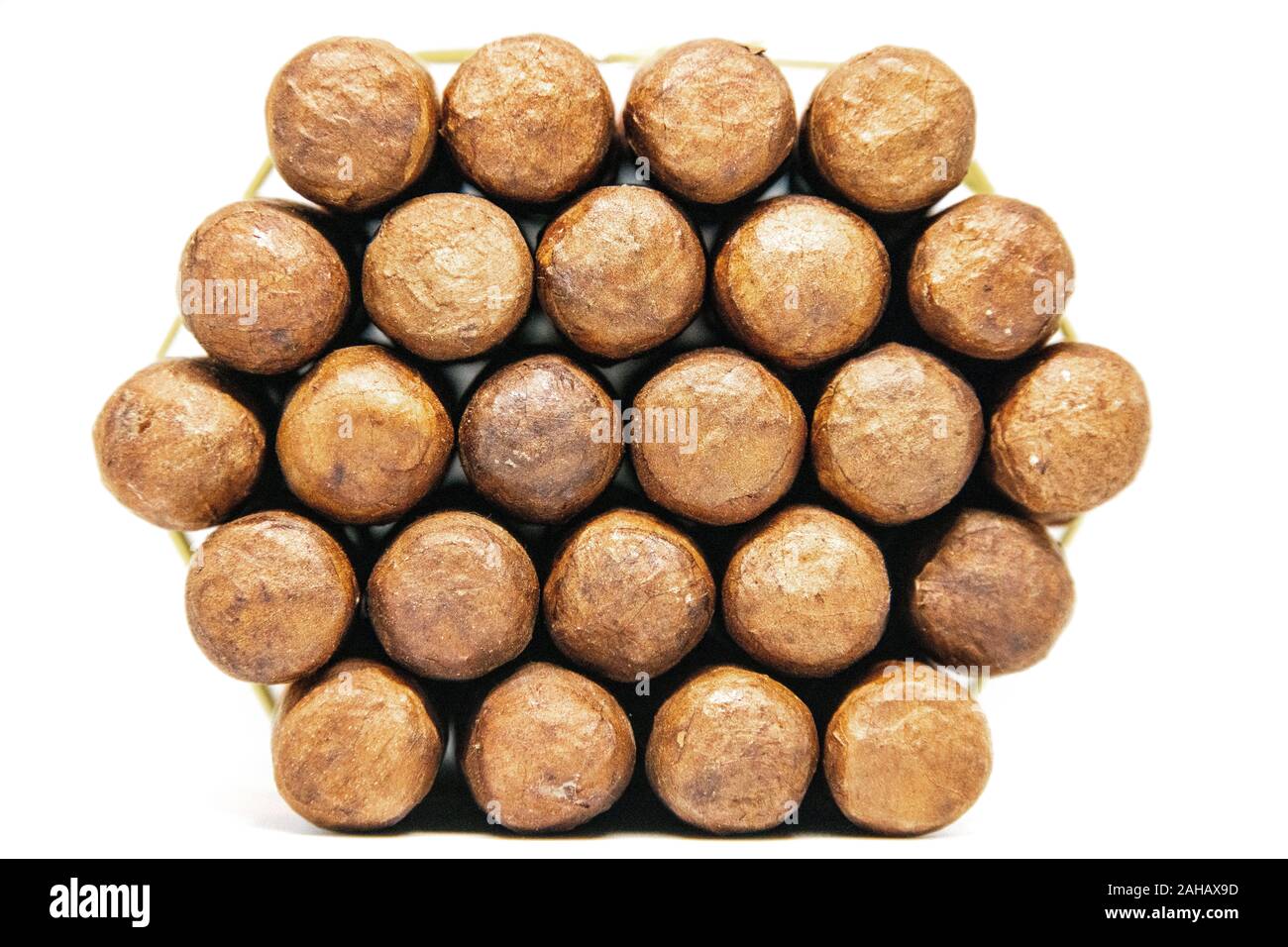 Cigars / Cuban Cigars: Traditional hand rolled tobacco stored in ...