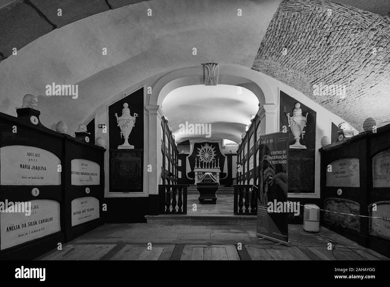 Sao francisco porto catacomb hi-res stock photography and images - Alamy