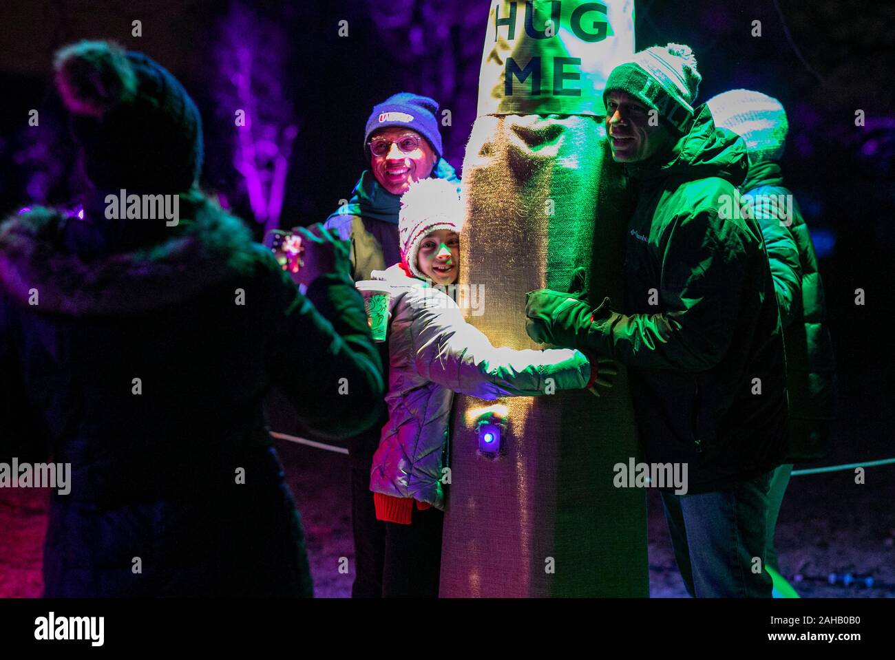 Live hugging tree hi-res stock photography and images - Alamy
