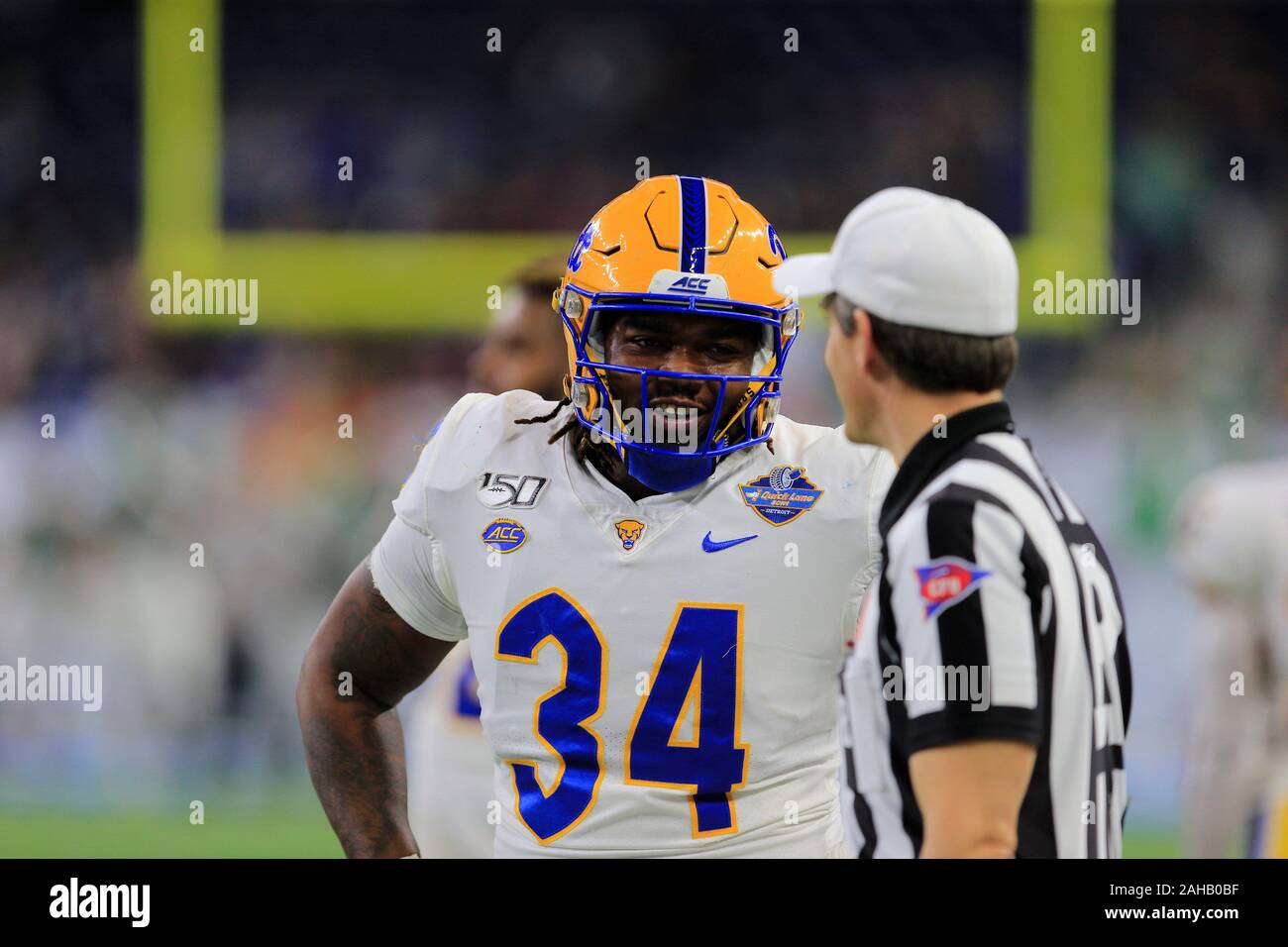 Pittsburgh panthers helmet hi-res stock photography and images - Alamy