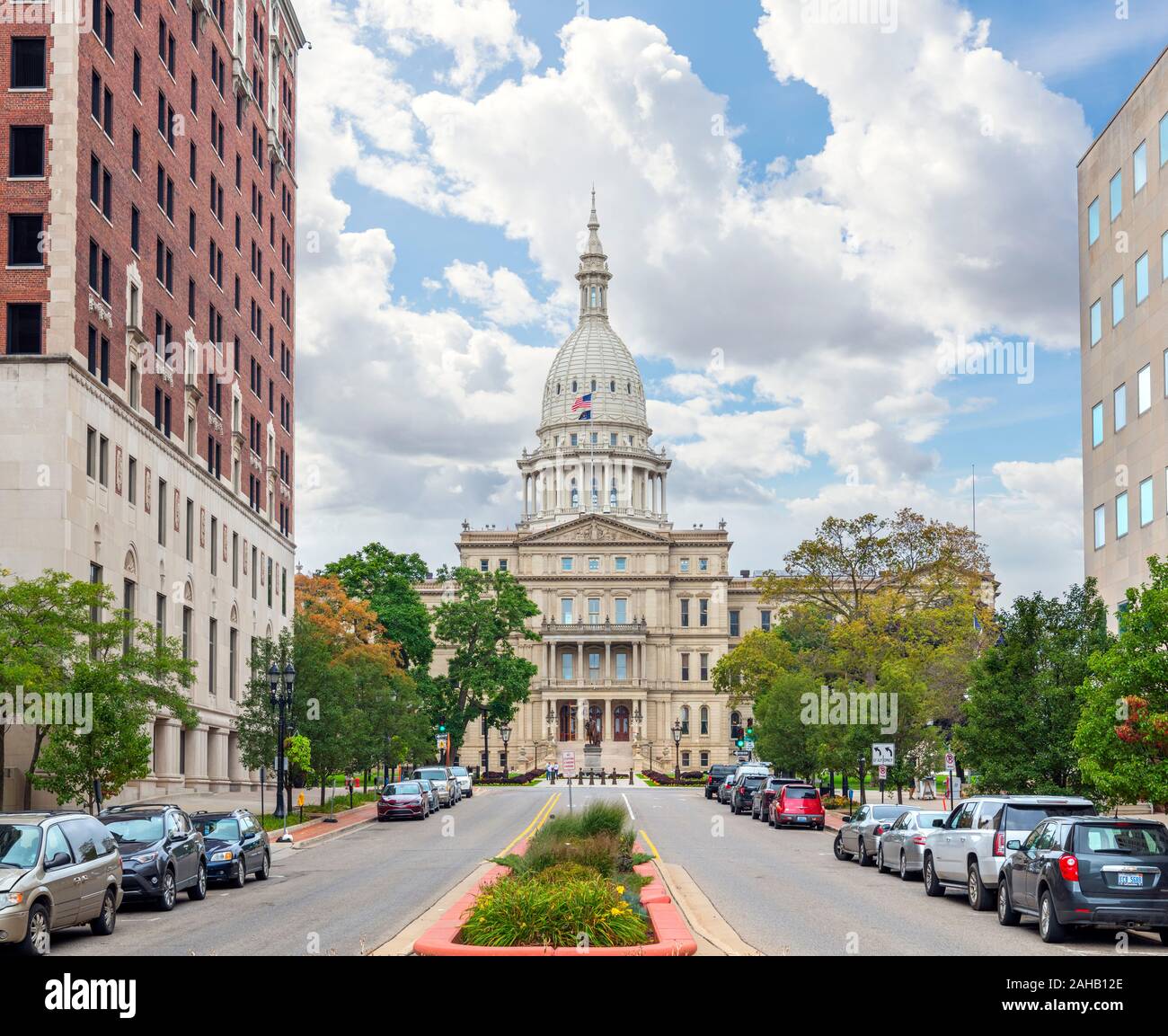 Michigan State Capitol from W Michigan Avenue, Lansing, Michigan, USA ...