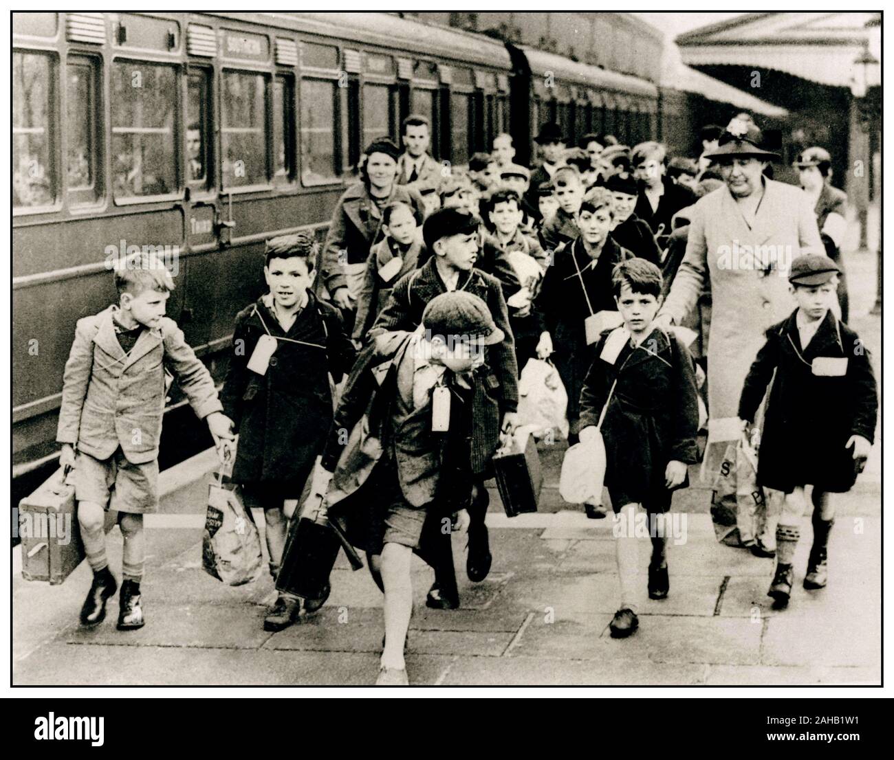 Blitz World War II WW2 Children evacuees with suitcases wearing name ...