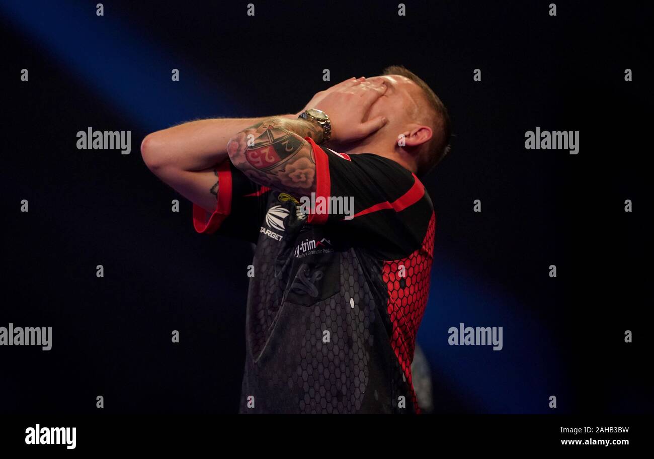 Nathan aspinall reacts hi-res stock photography and images - Alamy