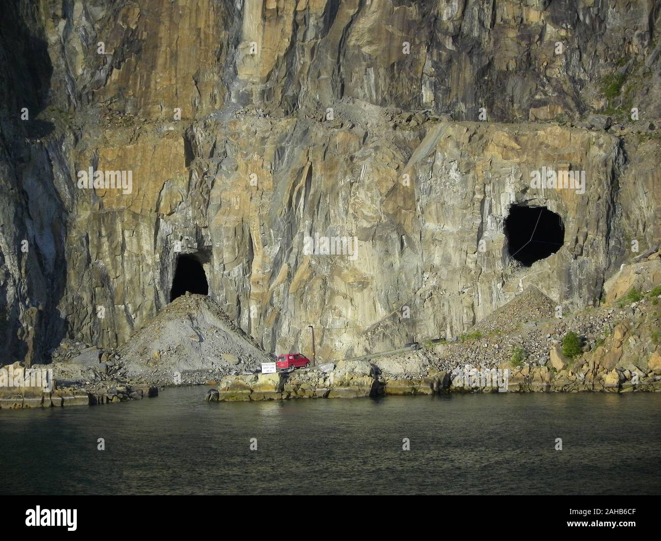 Norwegian Olivine mine, North Cape Minerals, Sibelco, AS Olivin ...