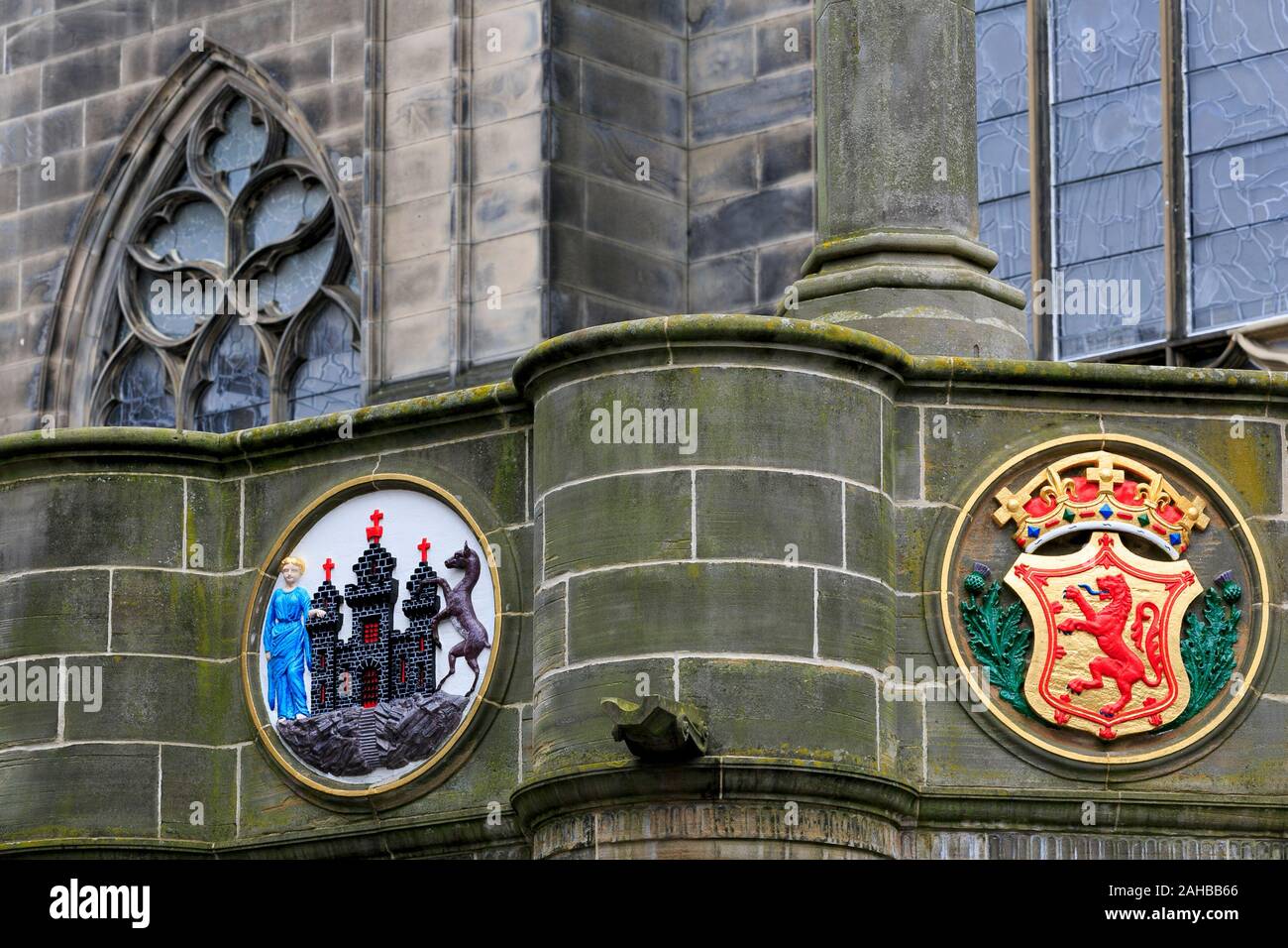 Coat of Arms on the Mercat Cross, The Royal Mile, Edinburgh, Scotland ...