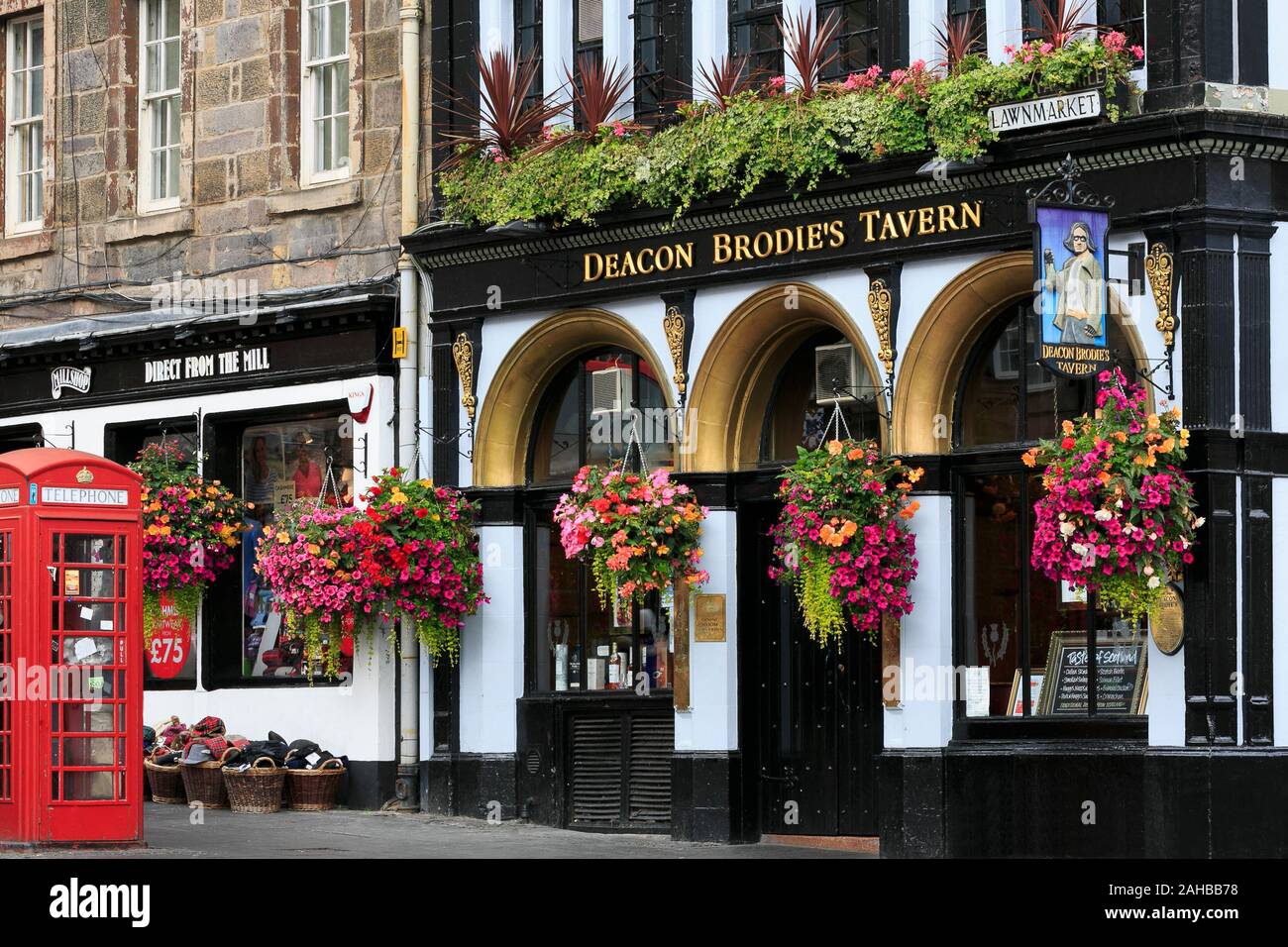 Deacon Brodie's Tavern, The Royal Mile, Edinburgh, Scotland, United ...