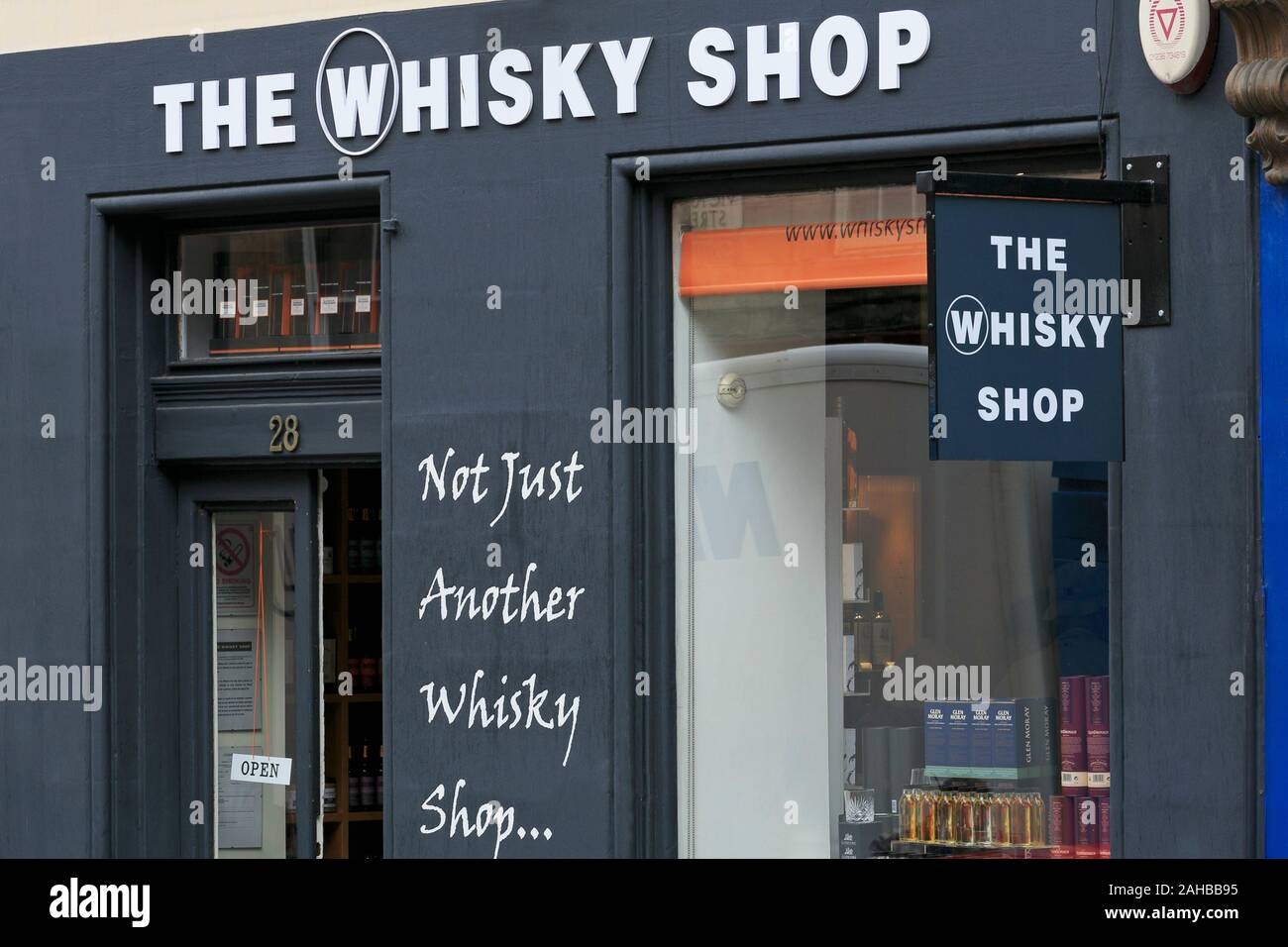 The whisky shop edinburgh hi-res stock photography and images - Alamy