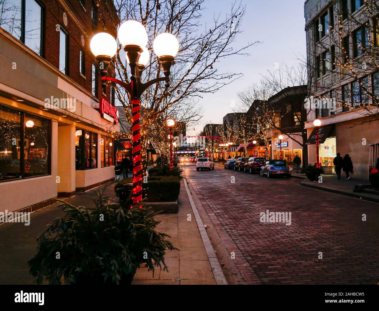 Downtown chicago main street hi-res stock photography and images - Alamy