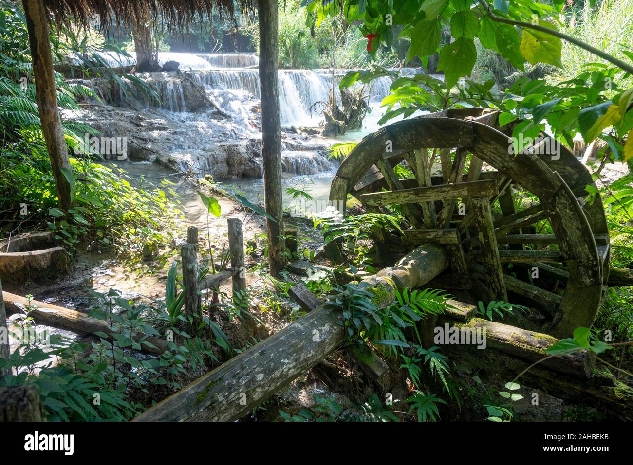 Water wheel waterfall hi-res stock photography and images - Alamy