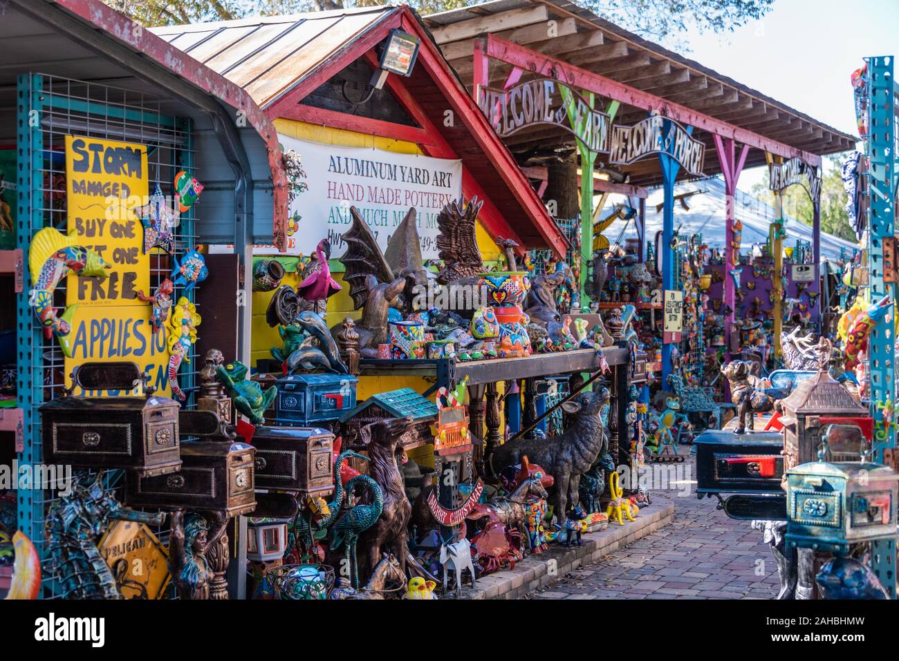 Barberville yard art emporium hi-res stock photography and images - Alamy