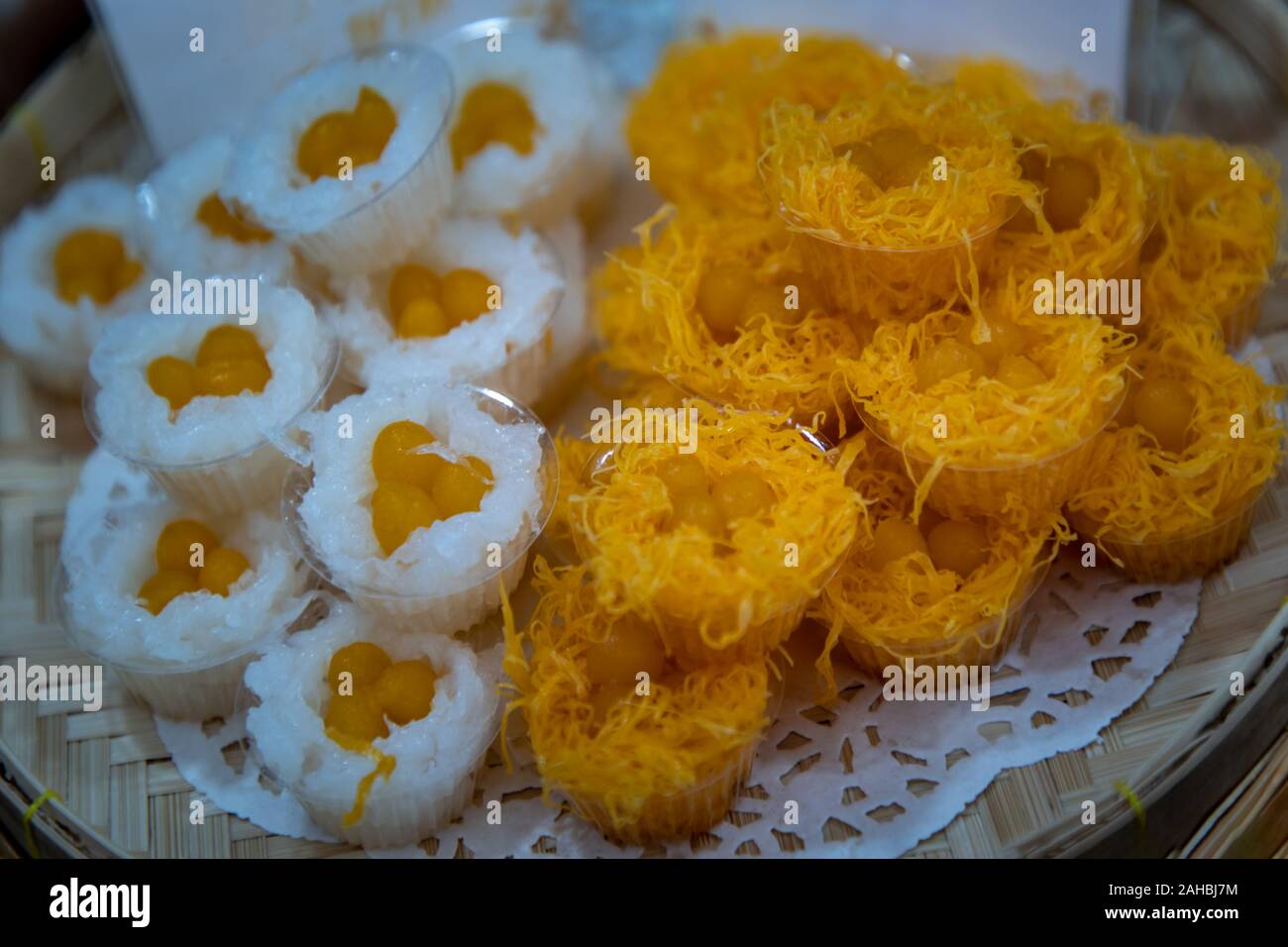 Traditional Thai desserts sweet and delicious : Thai desserts and desserts make the holiday ...