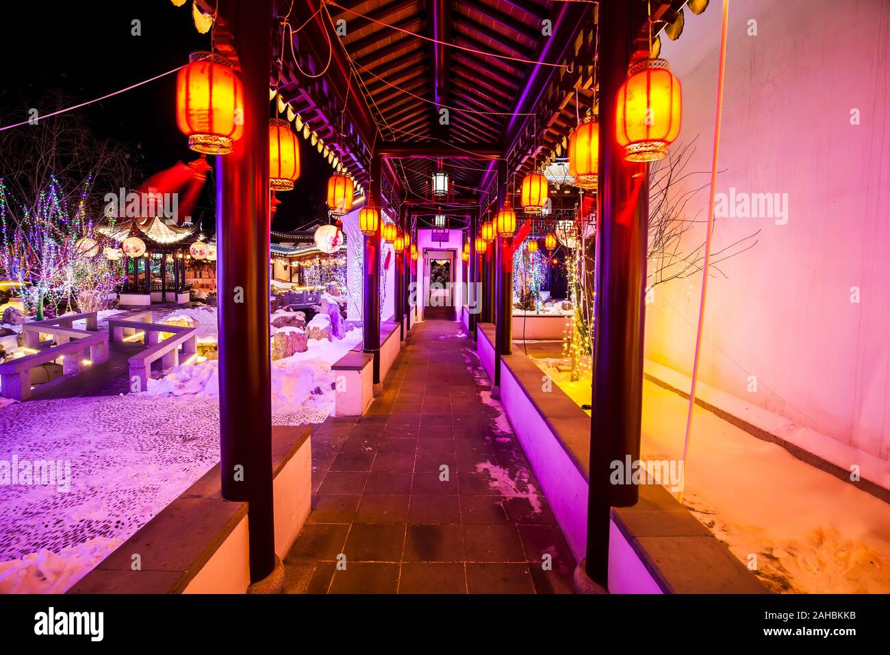 Chinese traditional buildings at night Stock Photo - Alamy