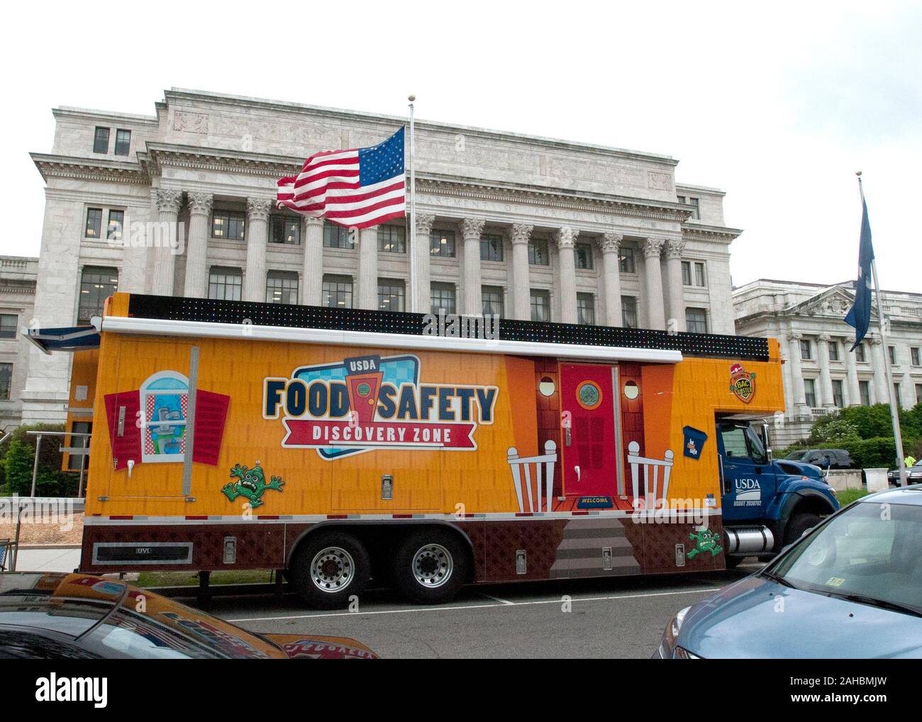 40 foot truck hi-res stock photography and images - Alamy