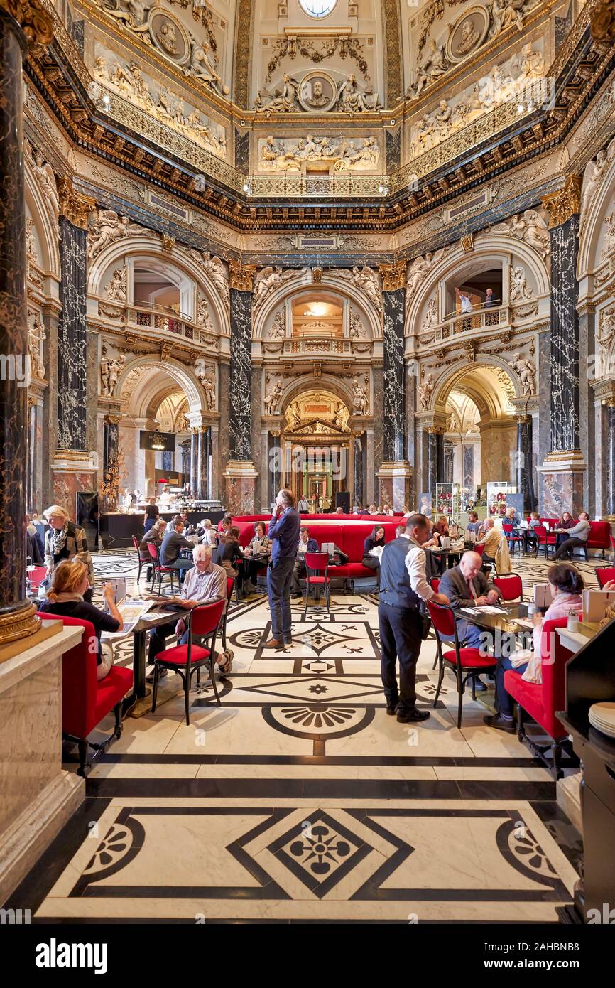 Kunsthistorisches museum cafe hi-res stock photography and images - Alamy