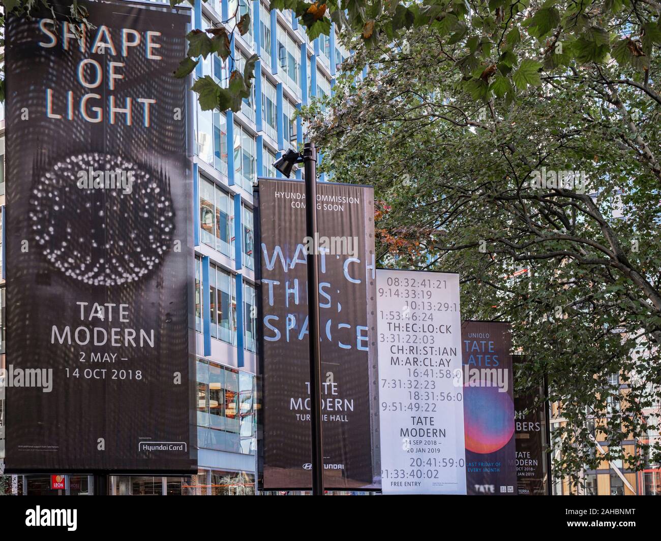 Modern signage hi-res stock photography and images - Alamy