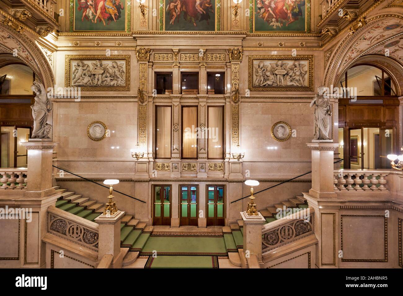 The Vienna State Opera (Wiener Staatsoper)- Vienna Austria Stock Photo ...