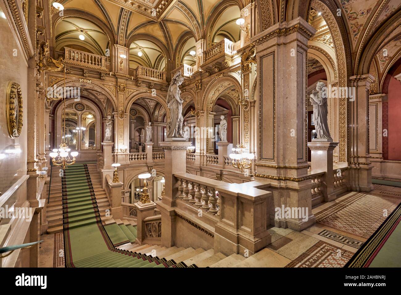 Wiener staatsoper hi-res stock photography and images - Alamy