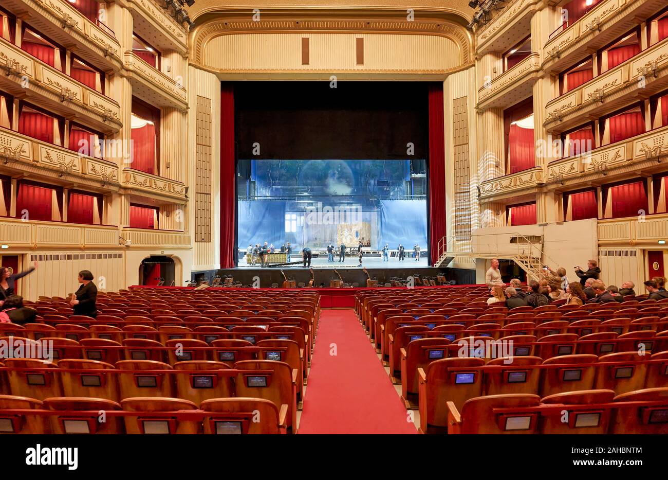 The Vienna State Opera (Wiener Staatsoper)- Vienna Austria Stock Photo ...