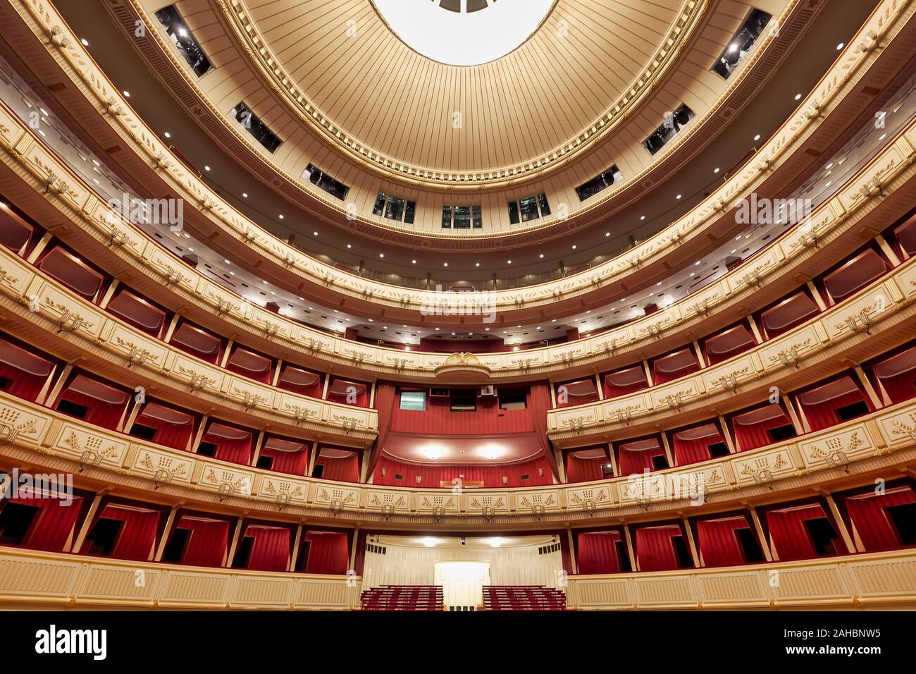 Vienna state opera auditorium hi-res stock photography and images - Alamy