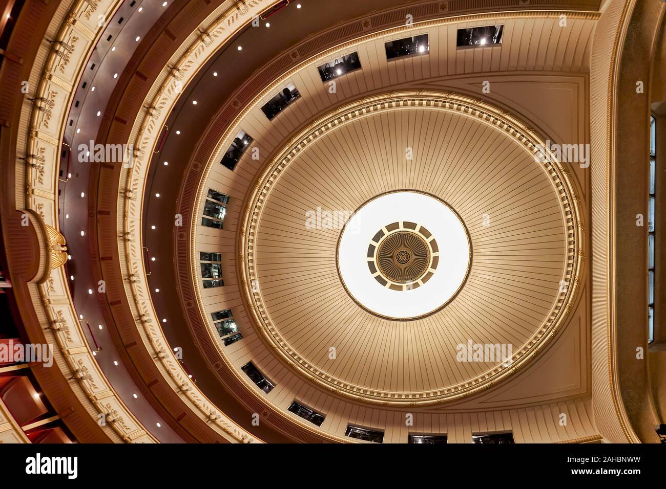 Wiener staatsoper hi-res stock photography and images - Alamy