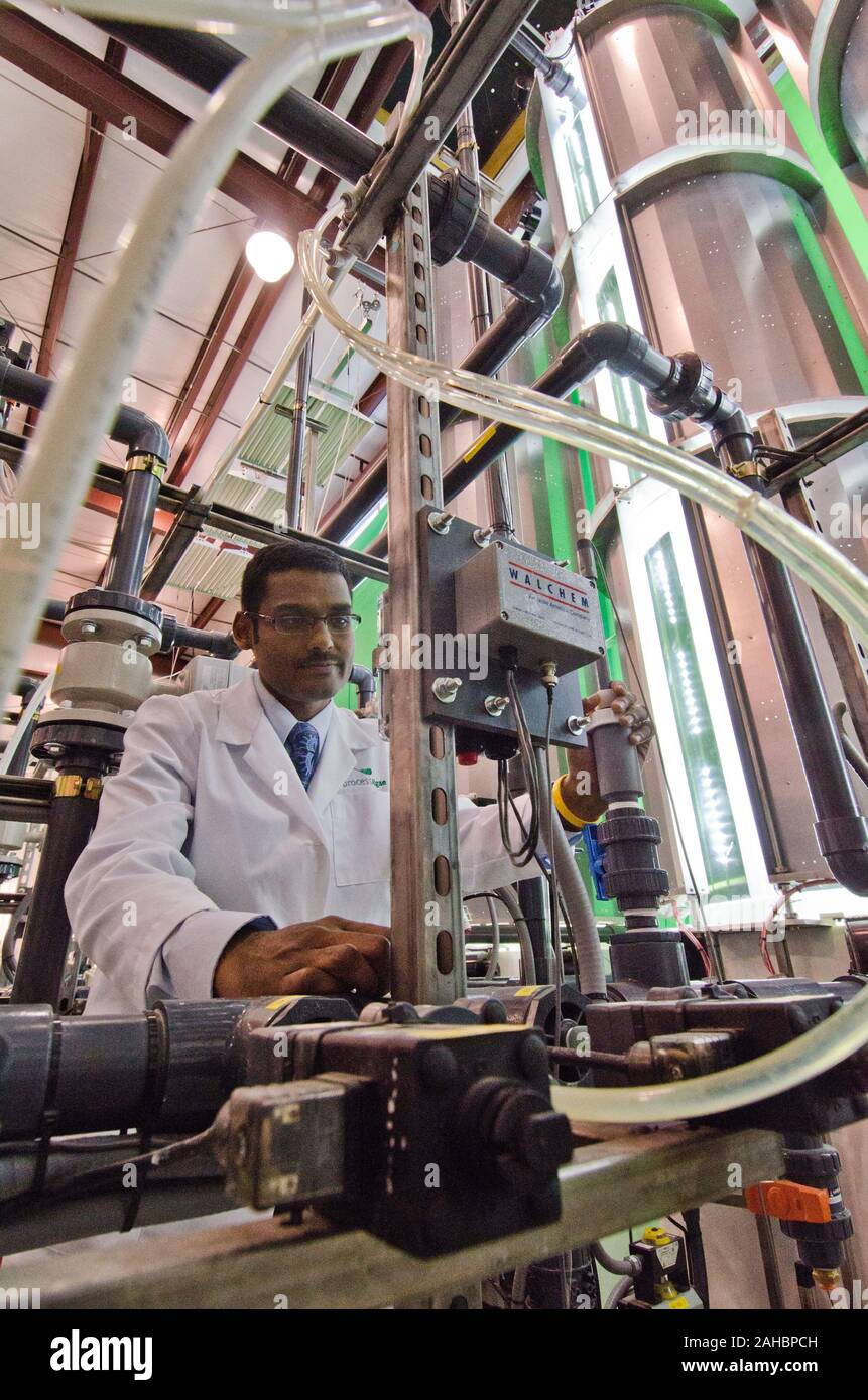 Pharmaceutical factory bioprocess hi-res stock photography and images ...