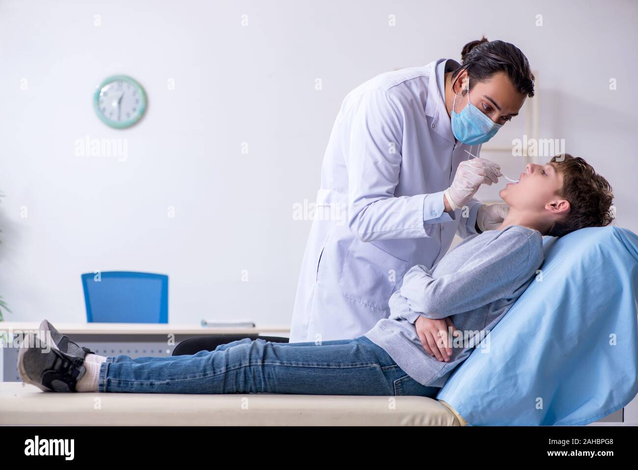 The young boy visiting doctor in hospital Stock Photo - Alamy