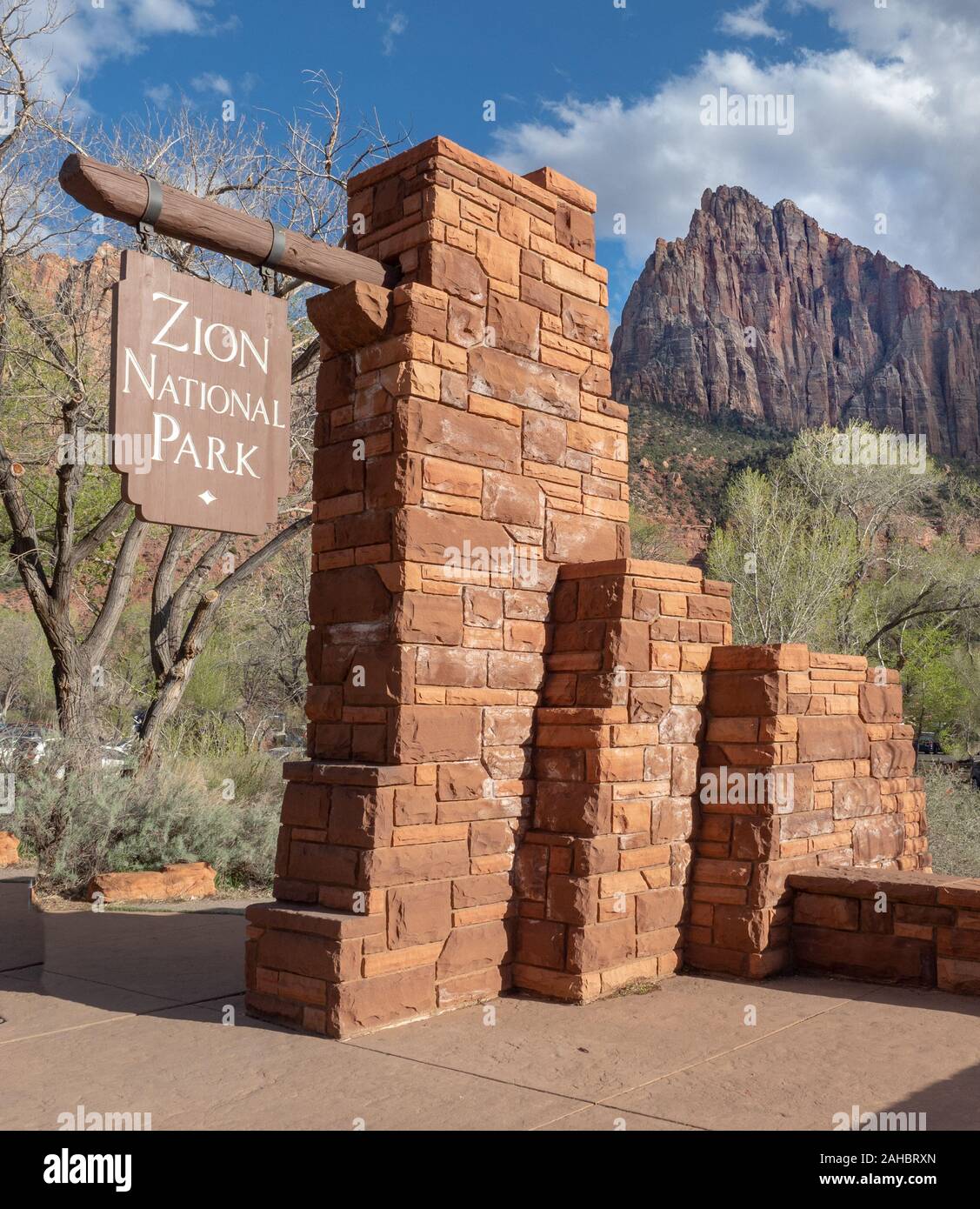 Zion national park entrance sign hi-res stock photography and images ...