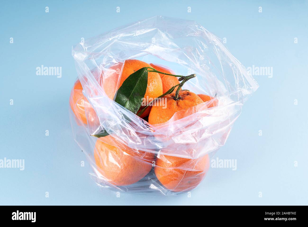 Plastic food packet hi-res stock photography and images - Alamy