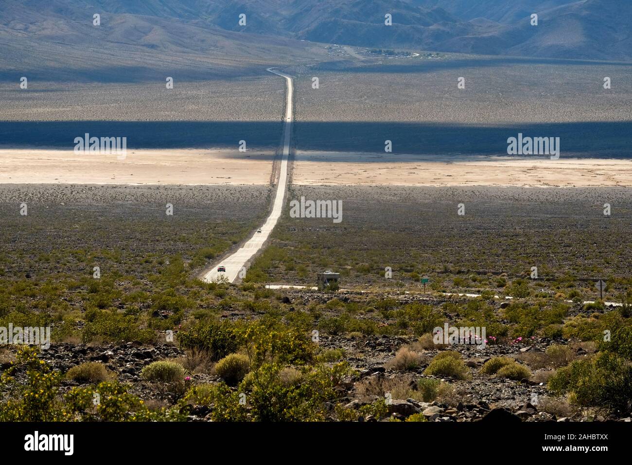Highway 190 crossing Panamint Valley in Death Valley National Park ...