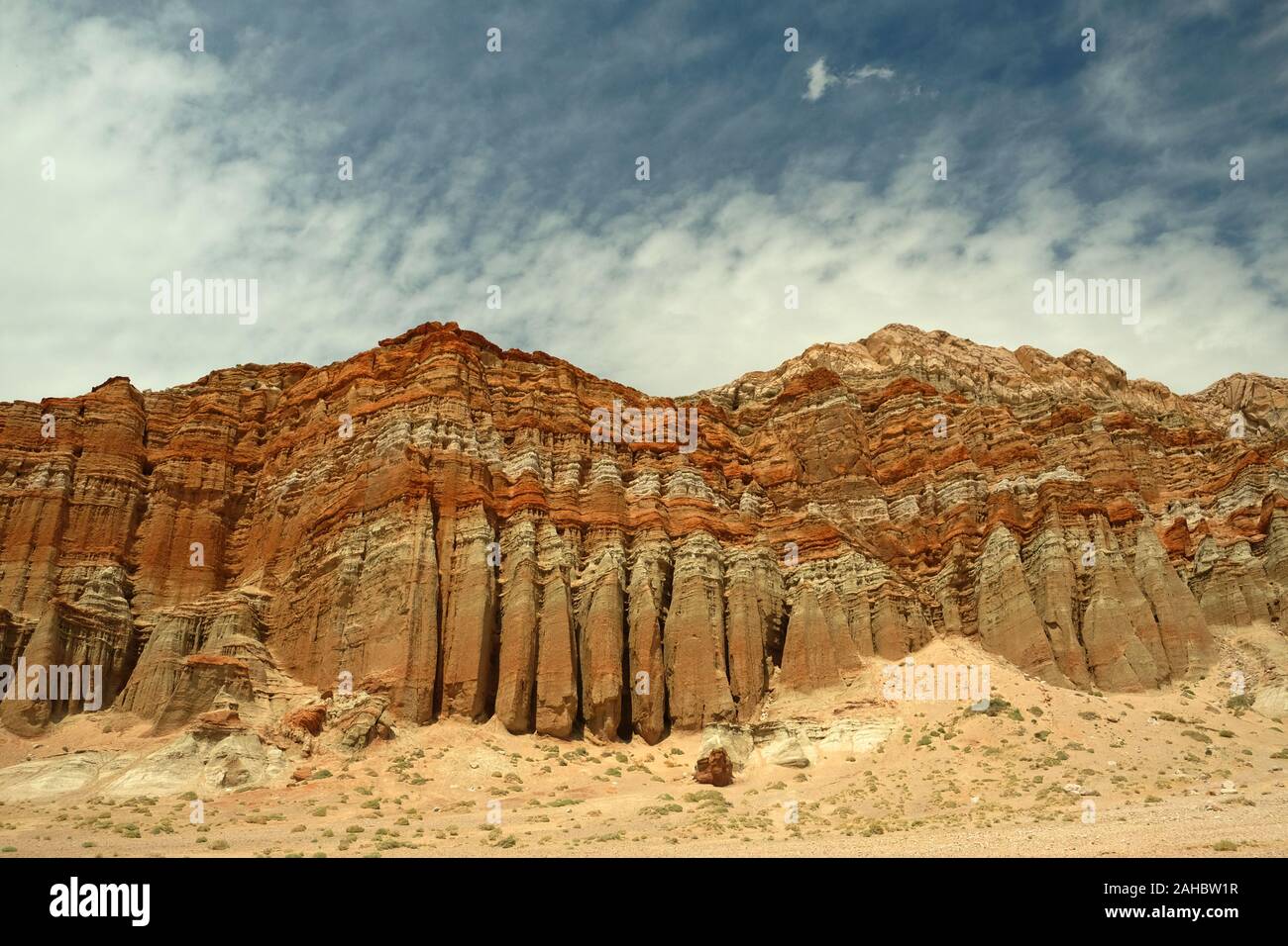 Scenic desert cliffs and spectacular rock formations at the Red Rock ...