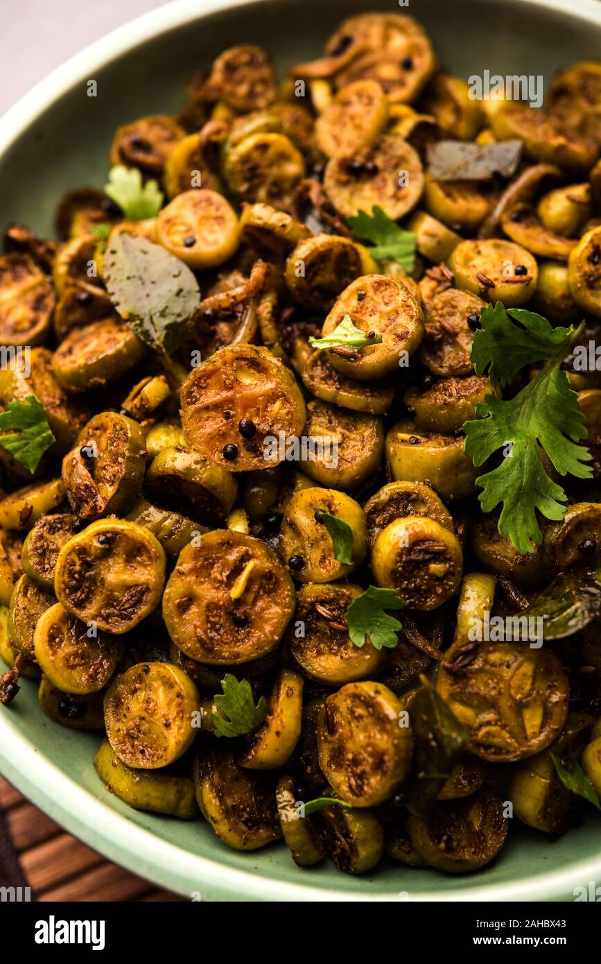 Tendli / Kundroo sabzi or Kovakkai Poriyal also known as ivy gourd ...