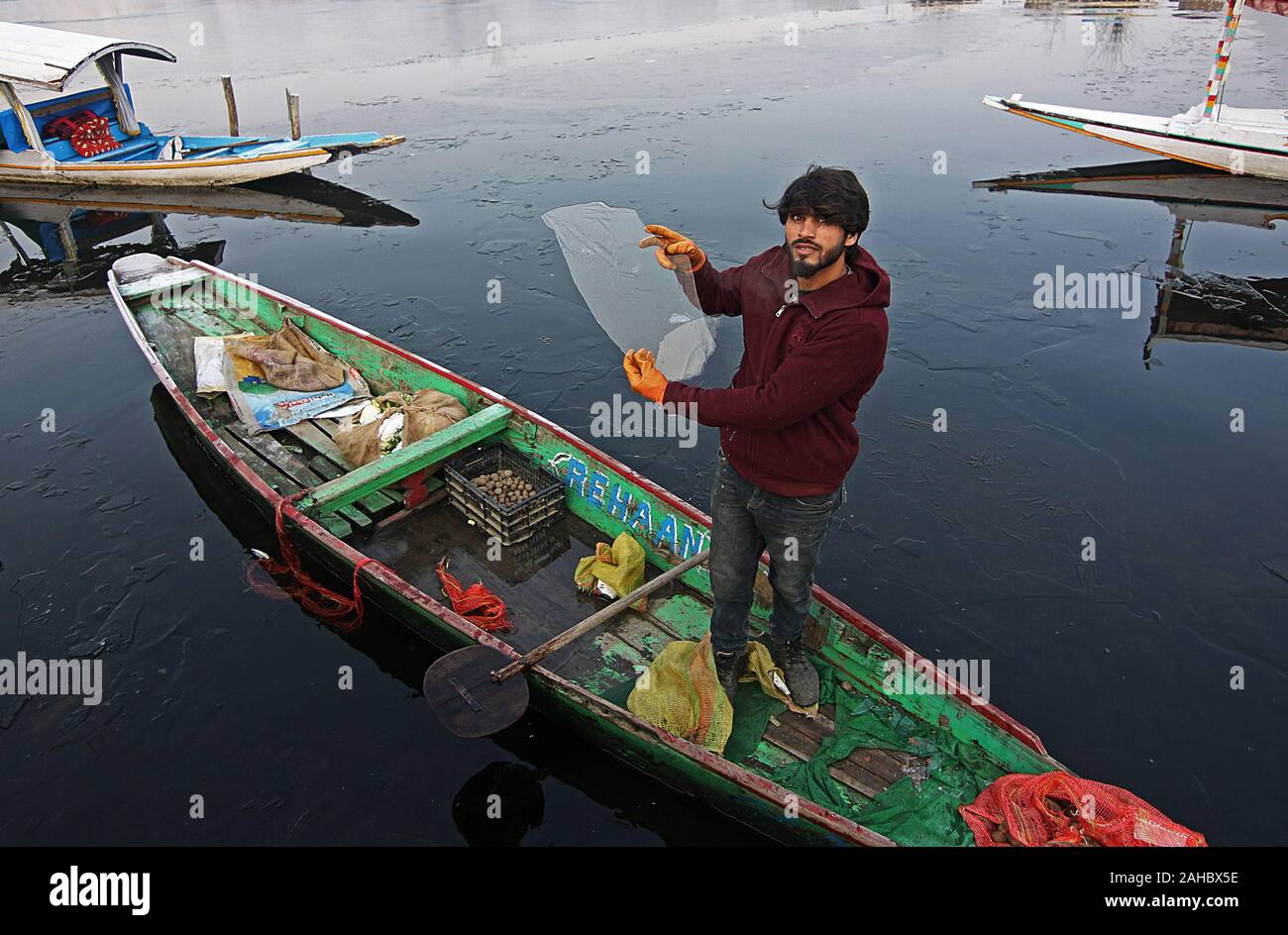 Minumum temperature of minus hi-res stock photography and images - Alamy