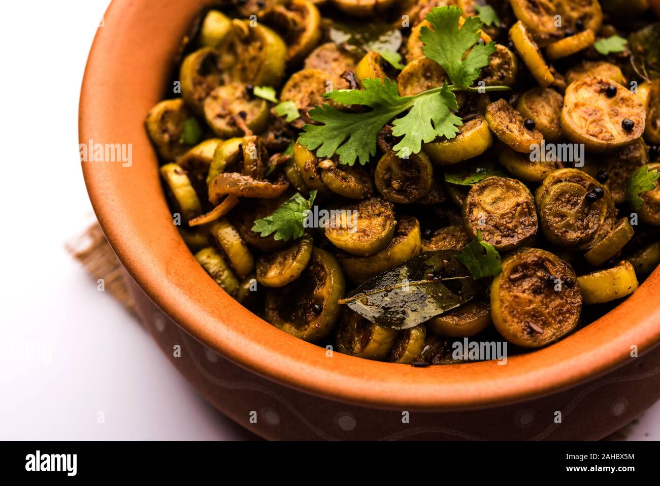 Tendli / Kundroo sabzi or Kovakkai Poriyal also known as ivy gourd ...