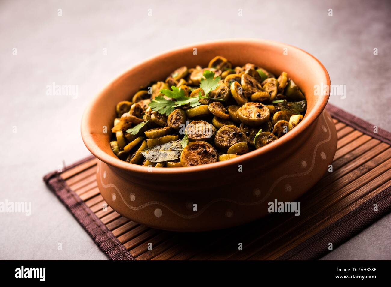 Tendli / Kundroo sabzi or Kovakkai Poriyal also known as ivy gourd ...