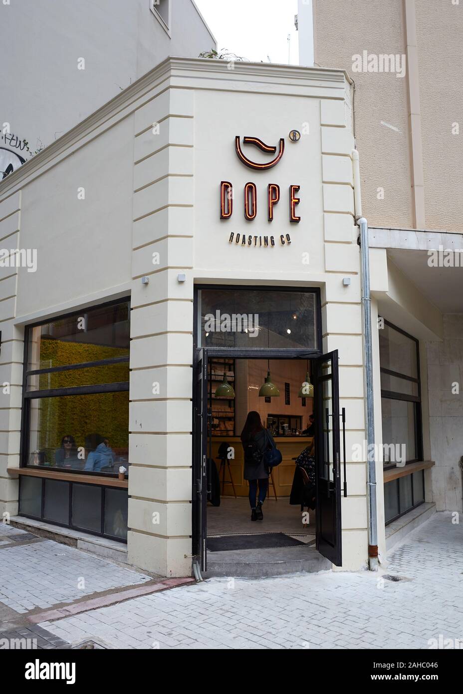 Greek cafe hi-res stock photography and images - Alamy