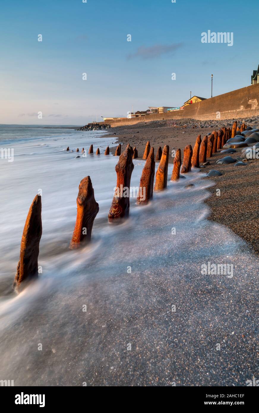 Incoming tide hi-res stock photography and images - Alamy