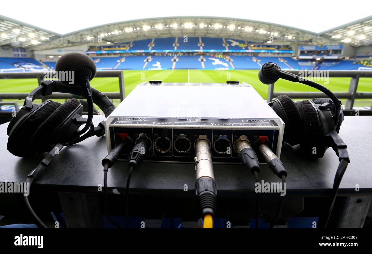 Commentary position hi-res stock photography and images - Alamy