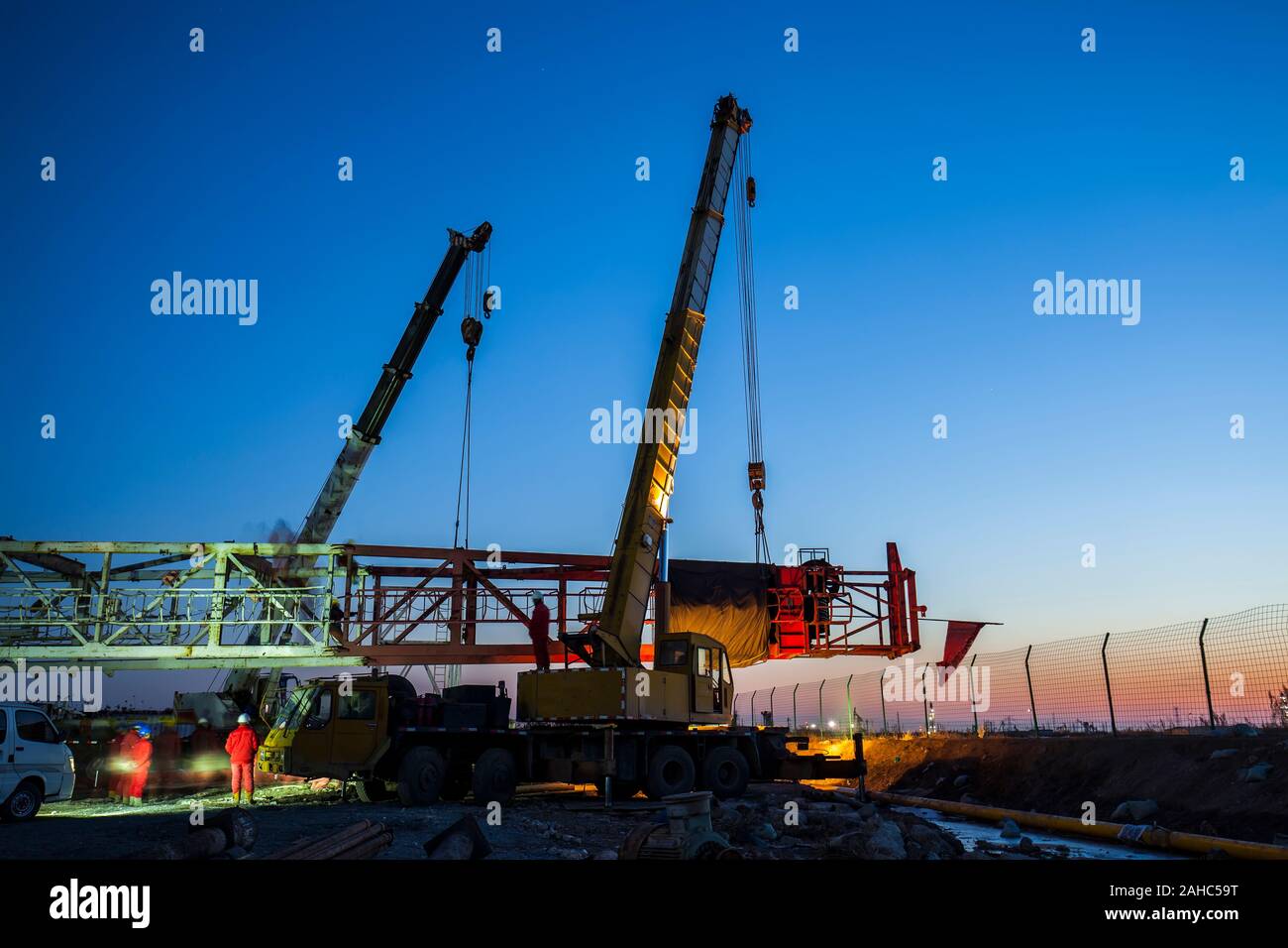 At night, workers in the construction site work Stock Photo - Alamy