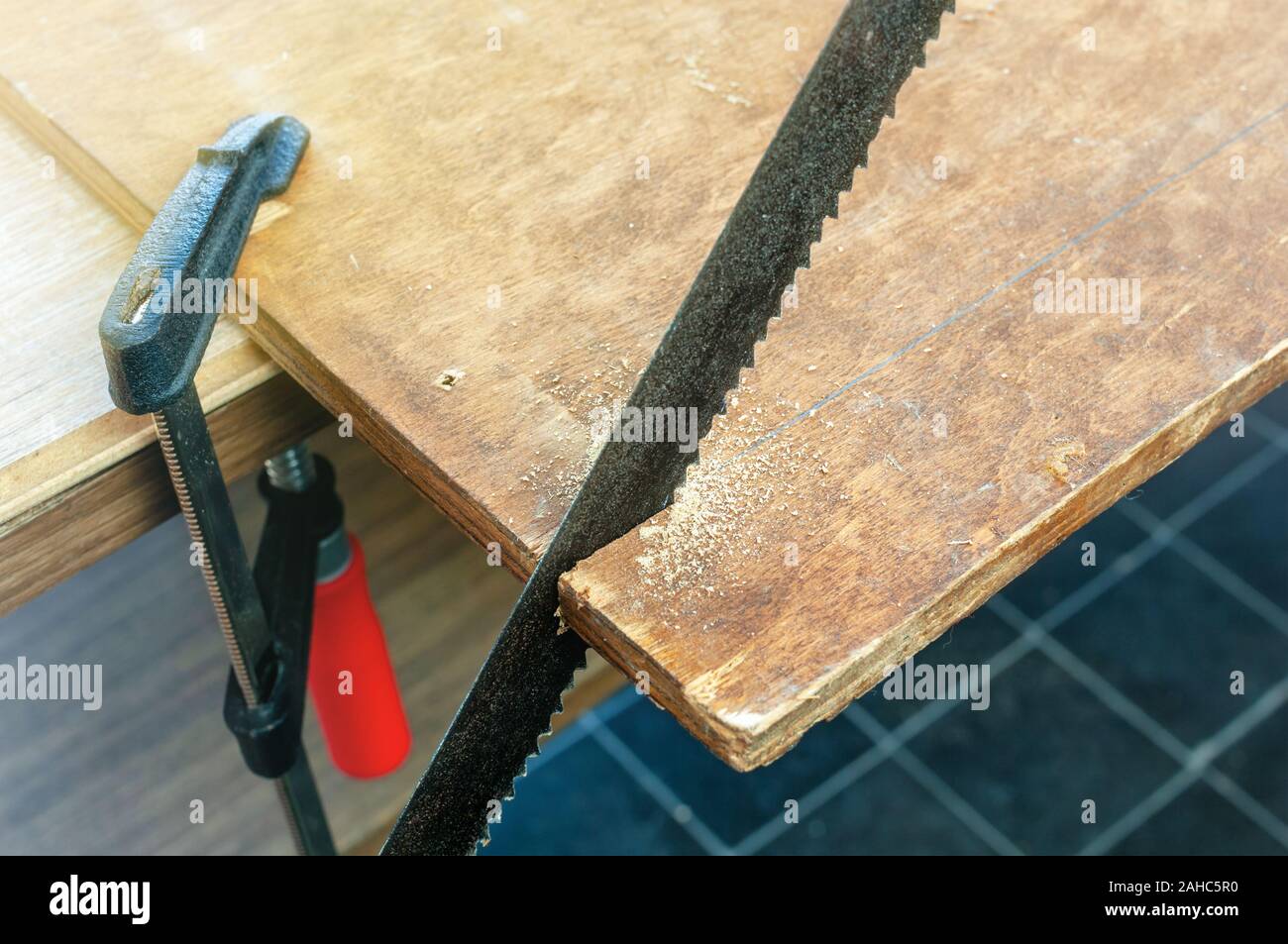 Hand saw hi-res stock photography and images - Alamy