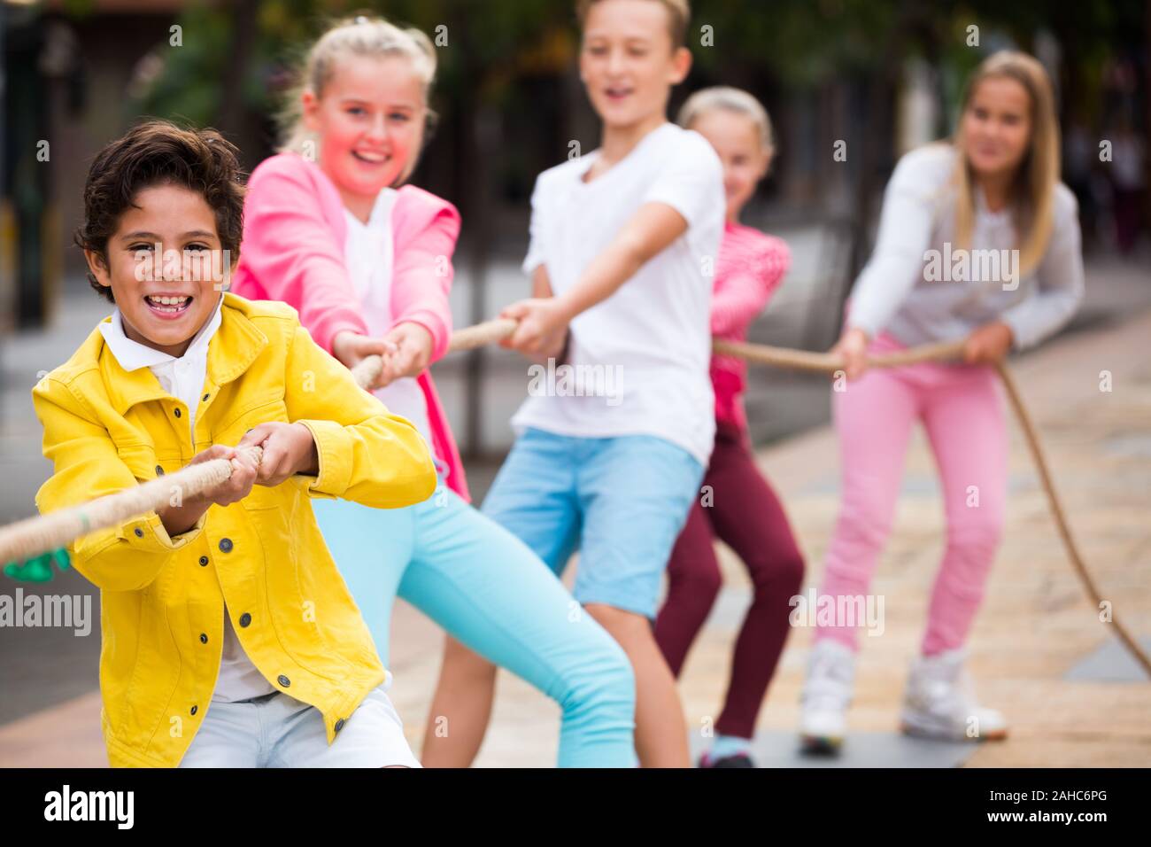 Children are pulling rope in the park Stock Photo - Alamy