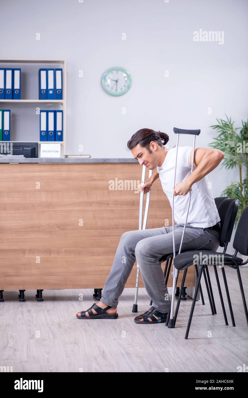 Waiting room patient broken leg hi-res stock photography and images - Alamy