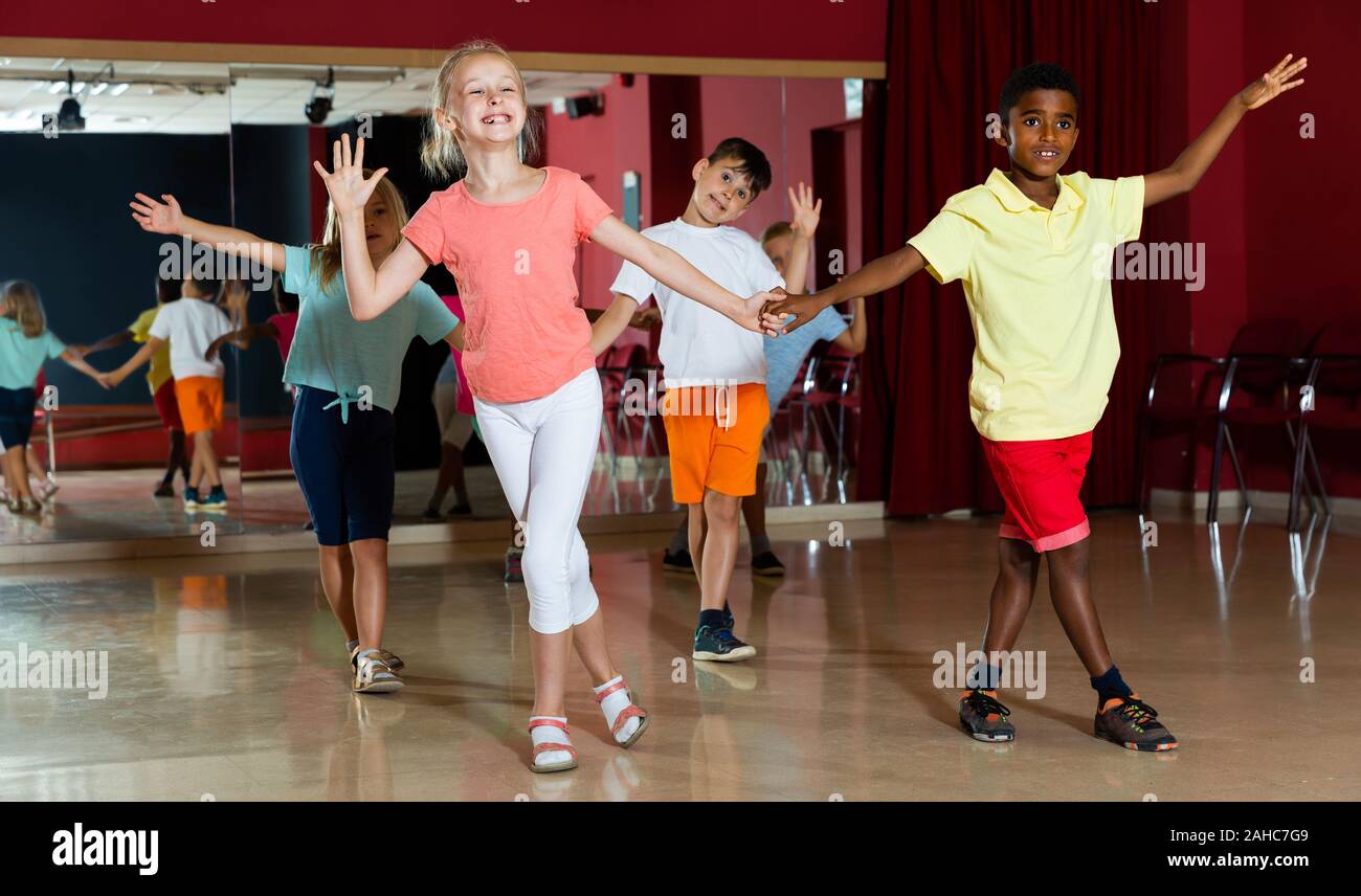 Modern dance child studio hi-res stock photography and images - Alamy