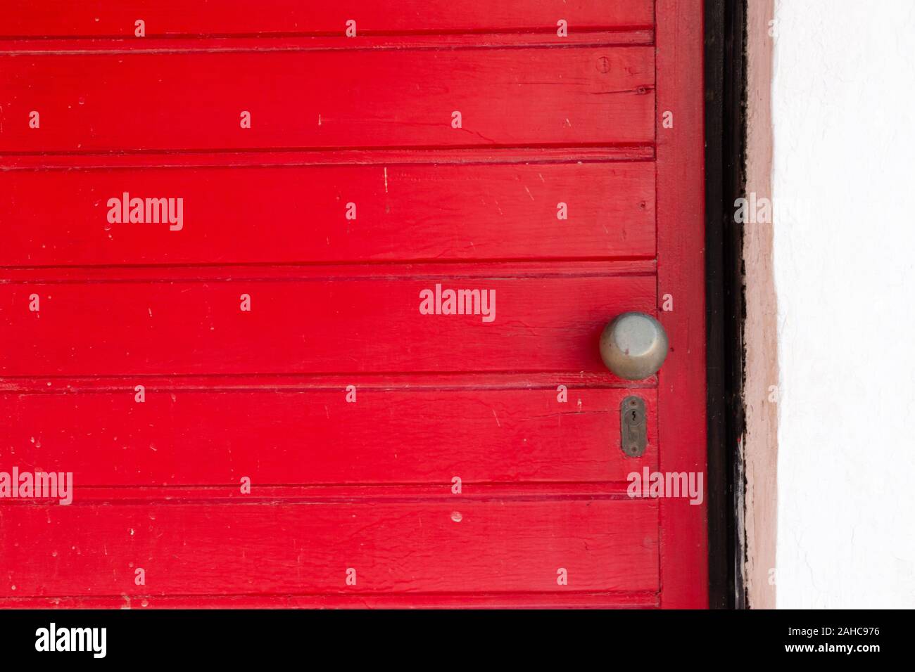 Red doorknob hi-res stock photography and images - Alamy