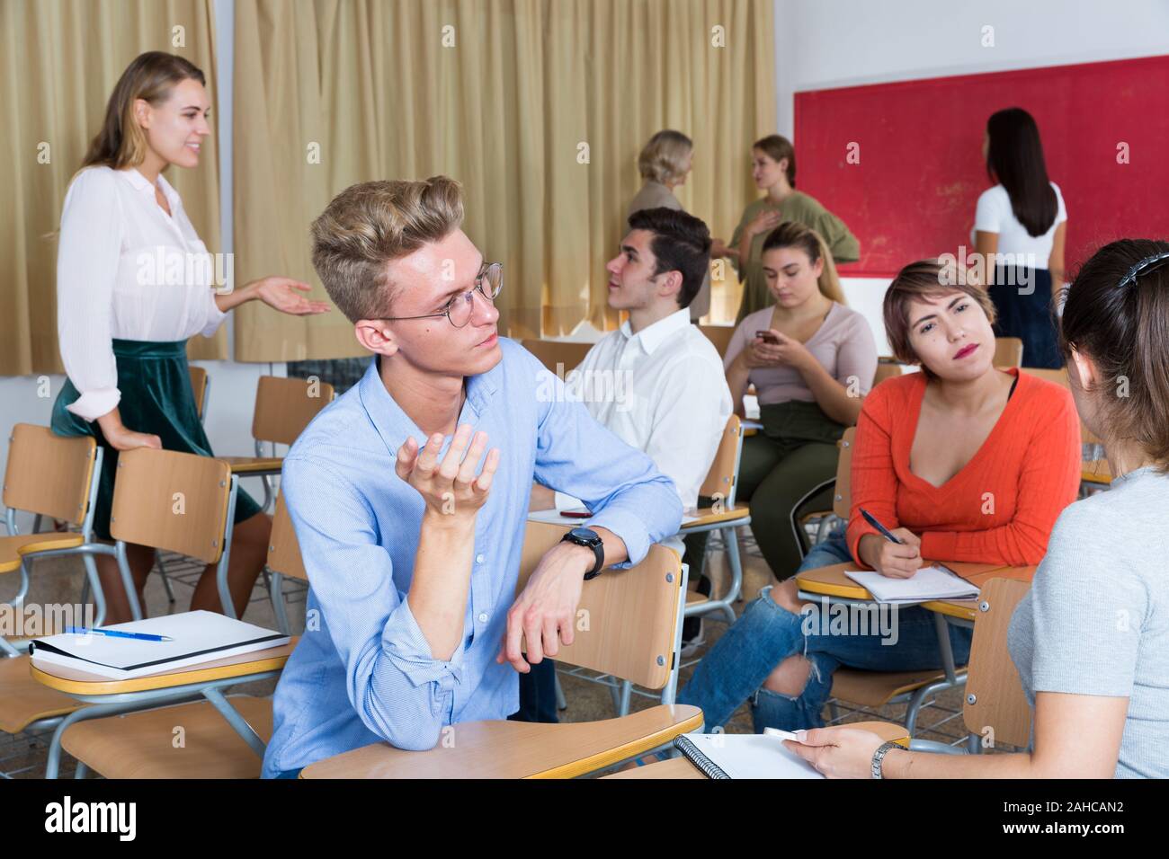 Lively class hi-res stock photography and images - Alamy