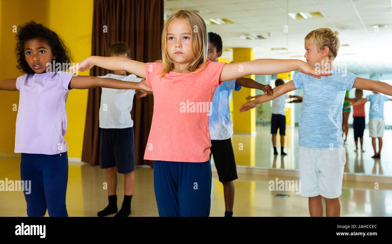 Gymnastics lesson in elementary school Stock Photo - Alamy