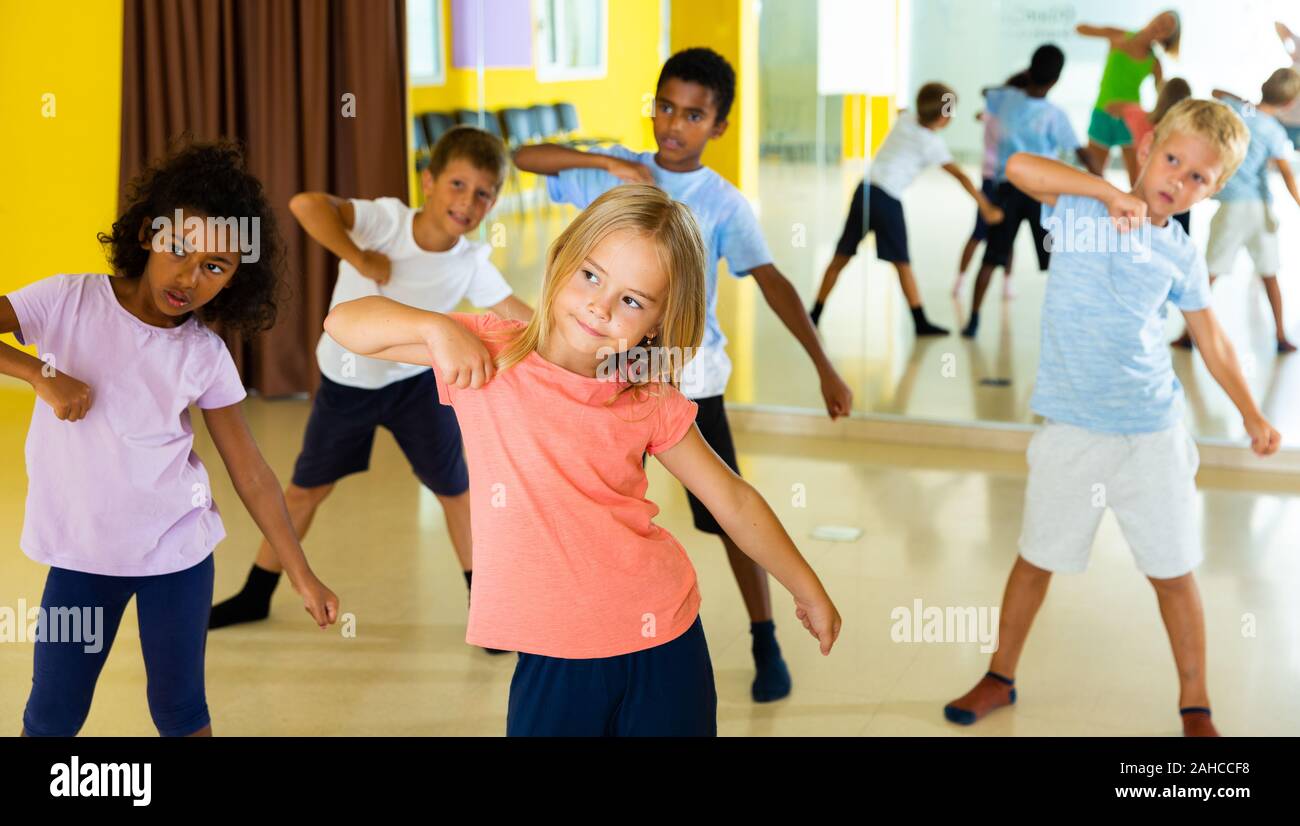 Gymnastics lesson in elementary school Stock Photo - Alamy
