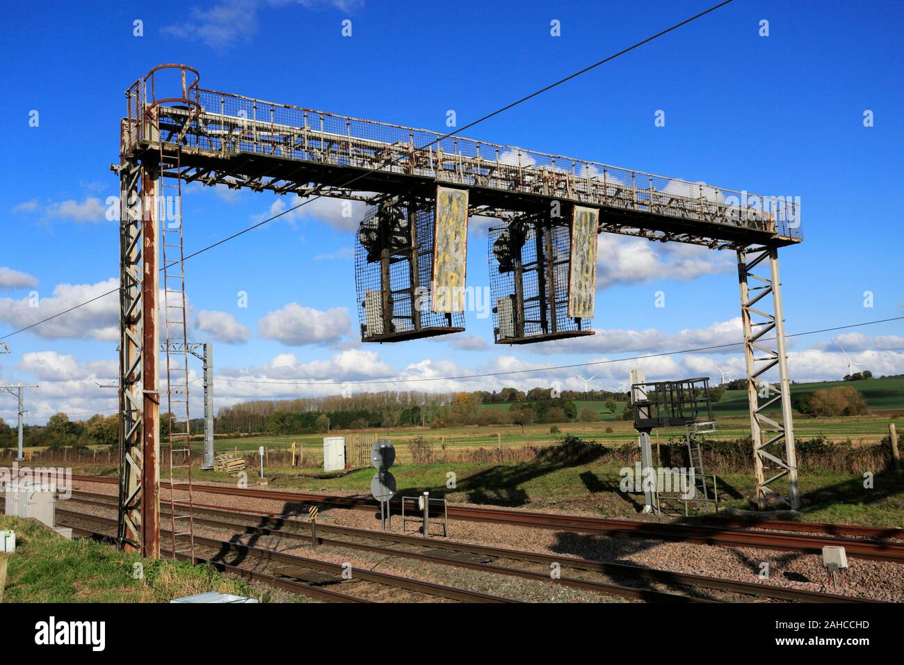 Upgrading the 25kv overhead line equipment at Harrowden Junction, near ...