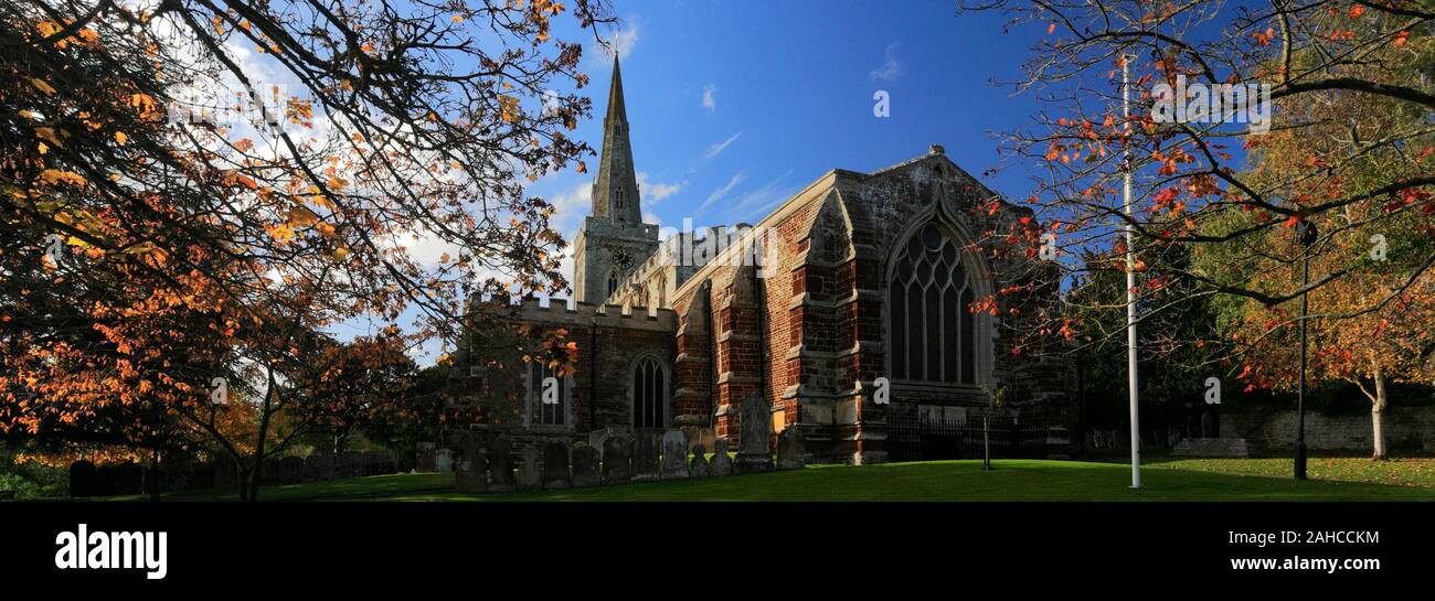 Autumn colours over St Marys church, Finedon village, Northamptonshire ...