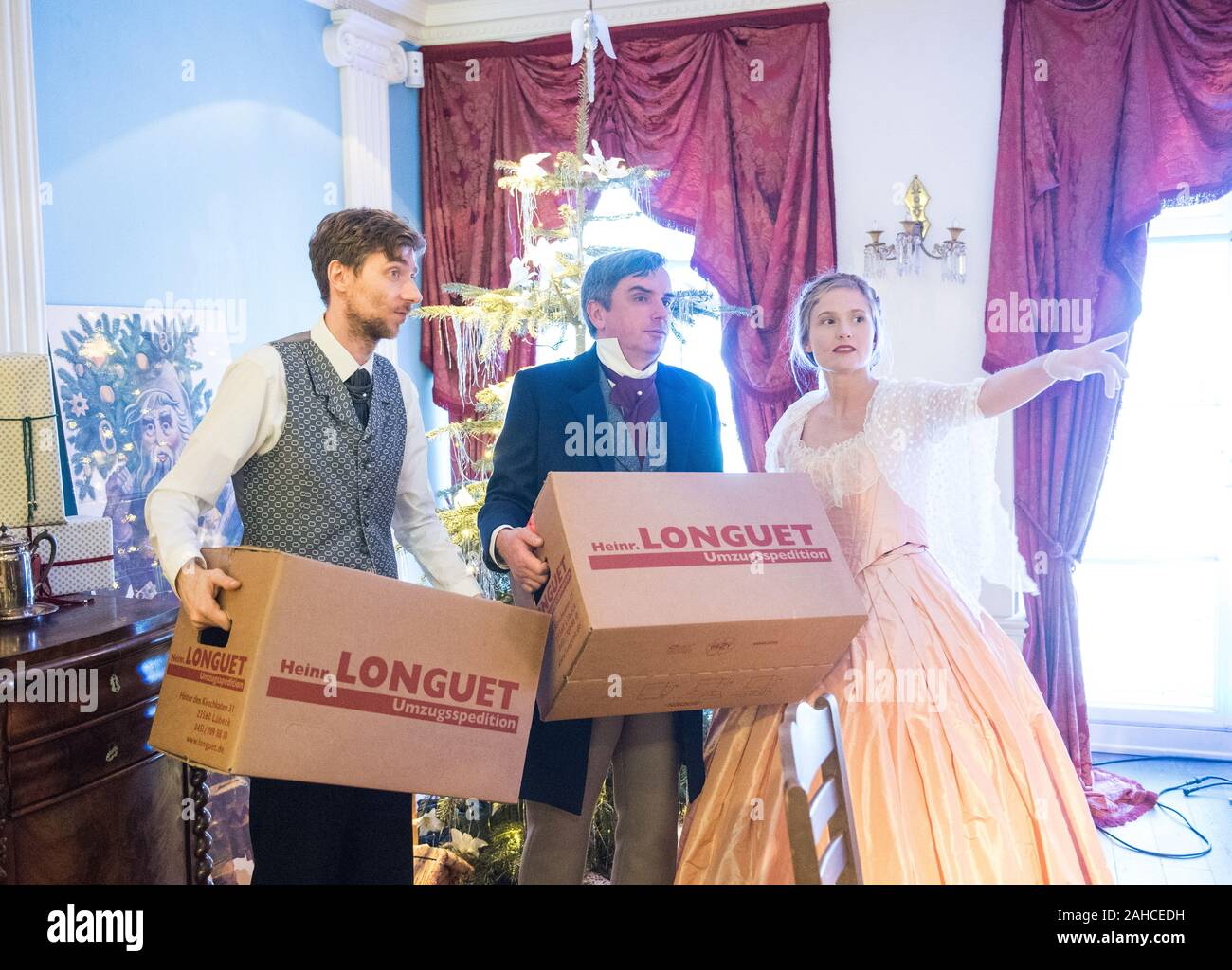 Lubeck, Germany. 28th Dec, 2019. ILLUSTRATION - Marc Laade (l-r) as ...